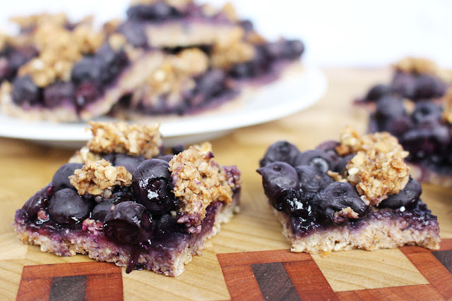Berry Banana Oat Bars - kyleeskitchenblog.com